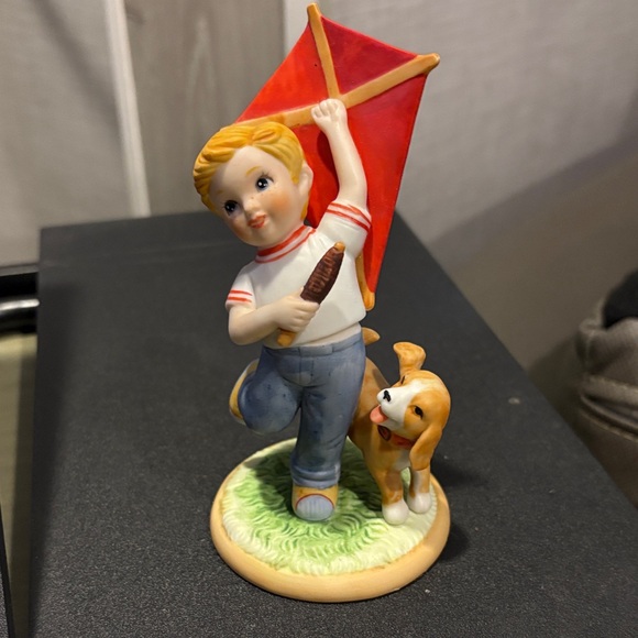 Enesco | Accents | Enesco Boy And His Kite Statue | Poshmark